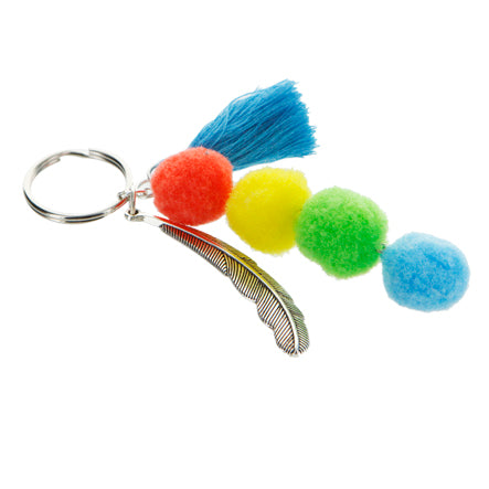 Llavero Con Pom-Poms Y Dije De Pluma | Proyecto | Fantasias Miguel ...